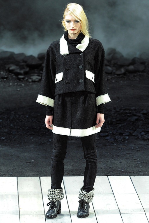 Wearable Trends: Chanel Ready-To-Wear Fall 2011, Paris Fashion Week